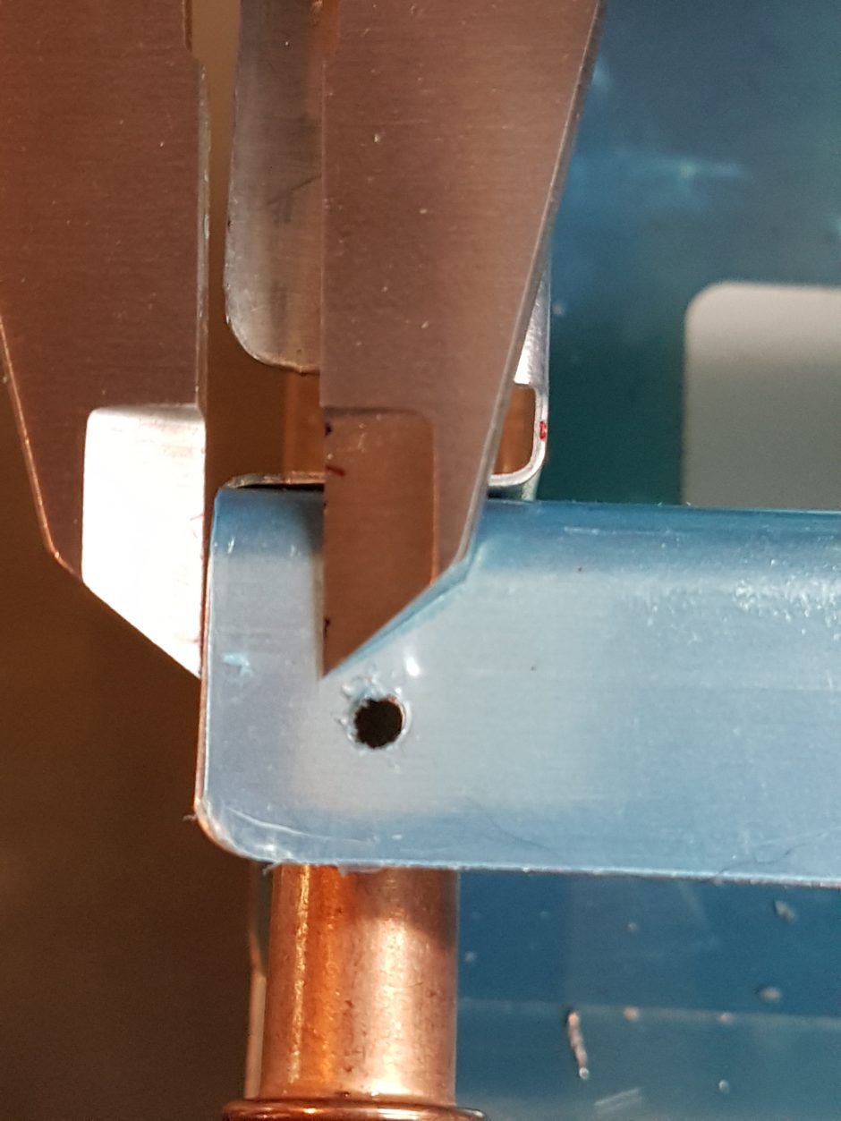 F1 Mod – Upsized rivets on forward and rear spars - F1 Rocket Hangar