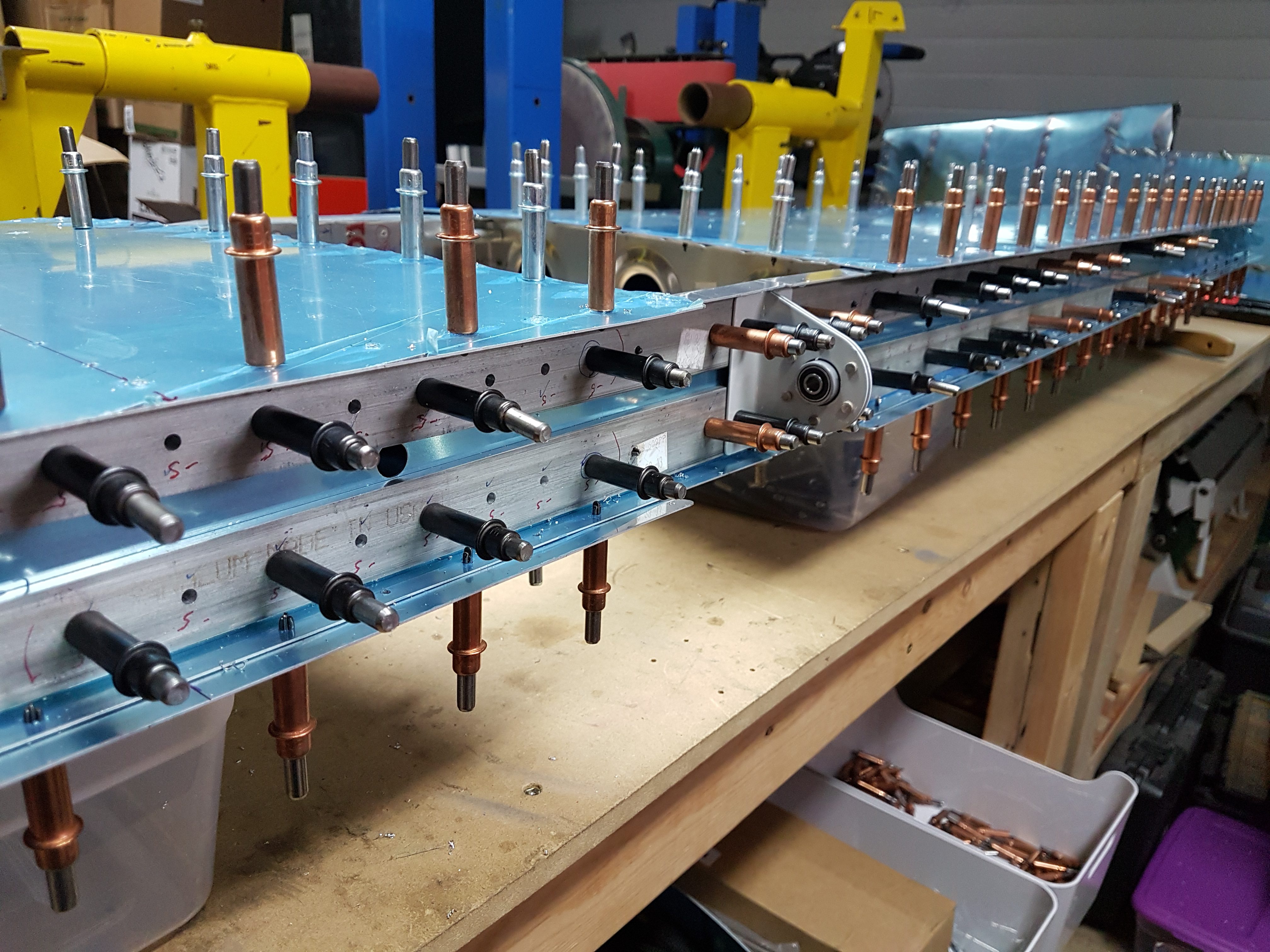 F1 Mod – Upsized rivets on forward and rear spars - F1 Rocket Hangar