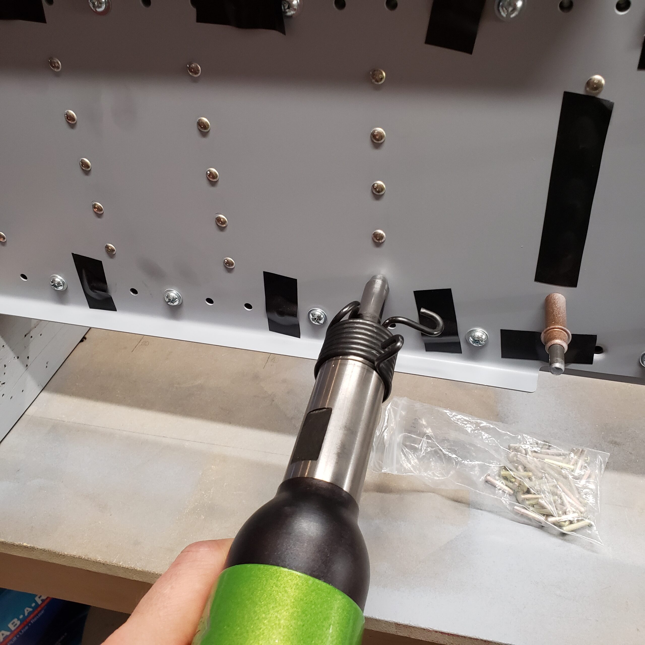 Main Wing Spar Riveting Continues - F1 Rocket Hangar