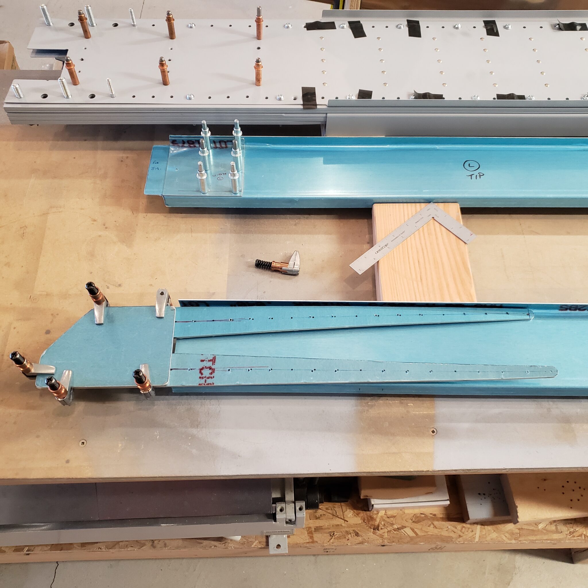 Rear Wing Spar Assembly - F1 Rocket Hangar