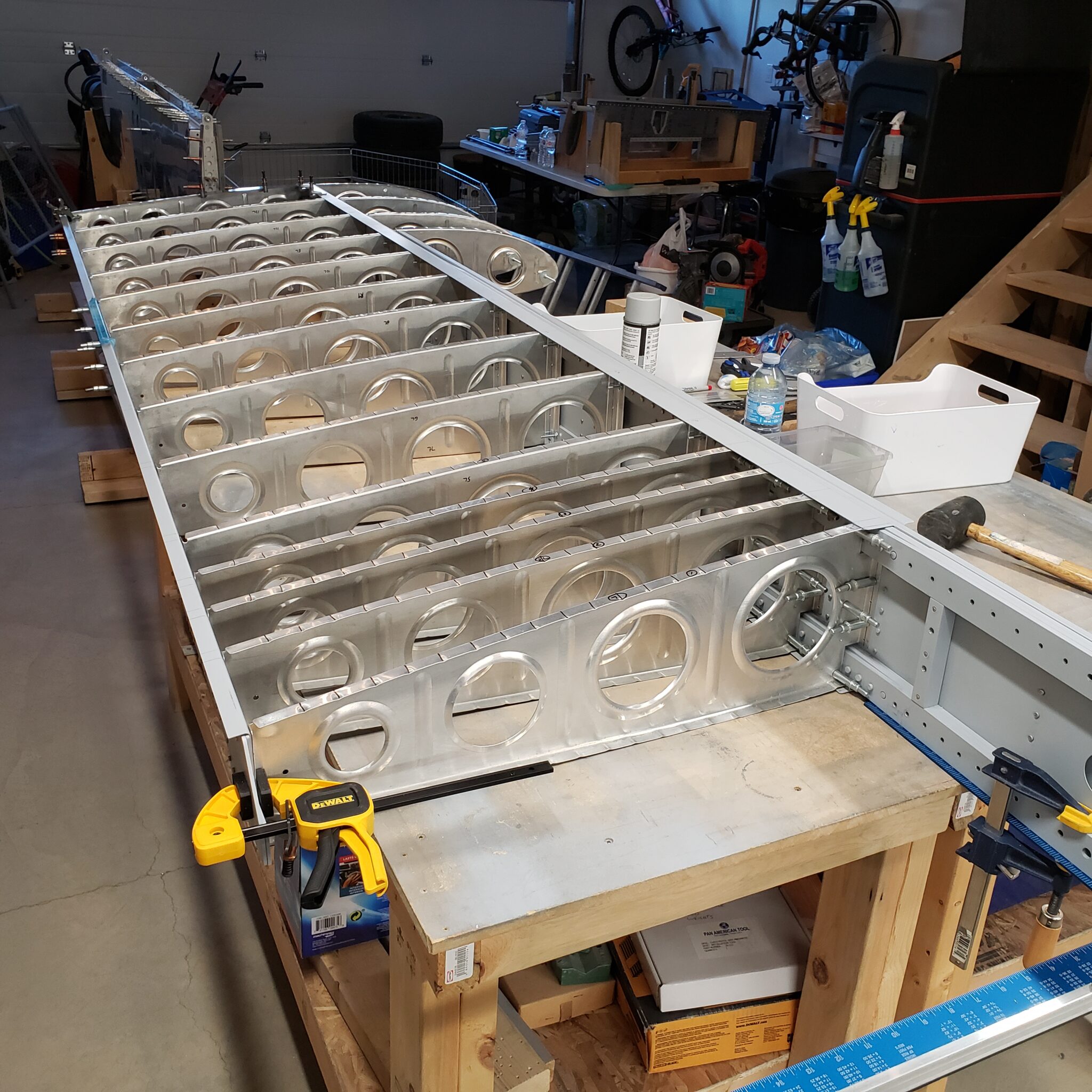 Drilling rear spar to wing ribs – Left wing - F1 Rocket Hangar